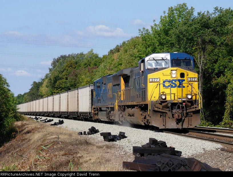 CSX 377 leads Southbound CSX E885 on NSs Youngstown Line at State Rd